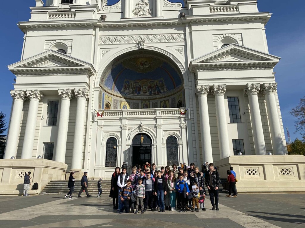 UN PELERINAJ INEDIT CU TRENUL LA VECHEA CAPITALĂ A MOLDOVEI - Biserica ...